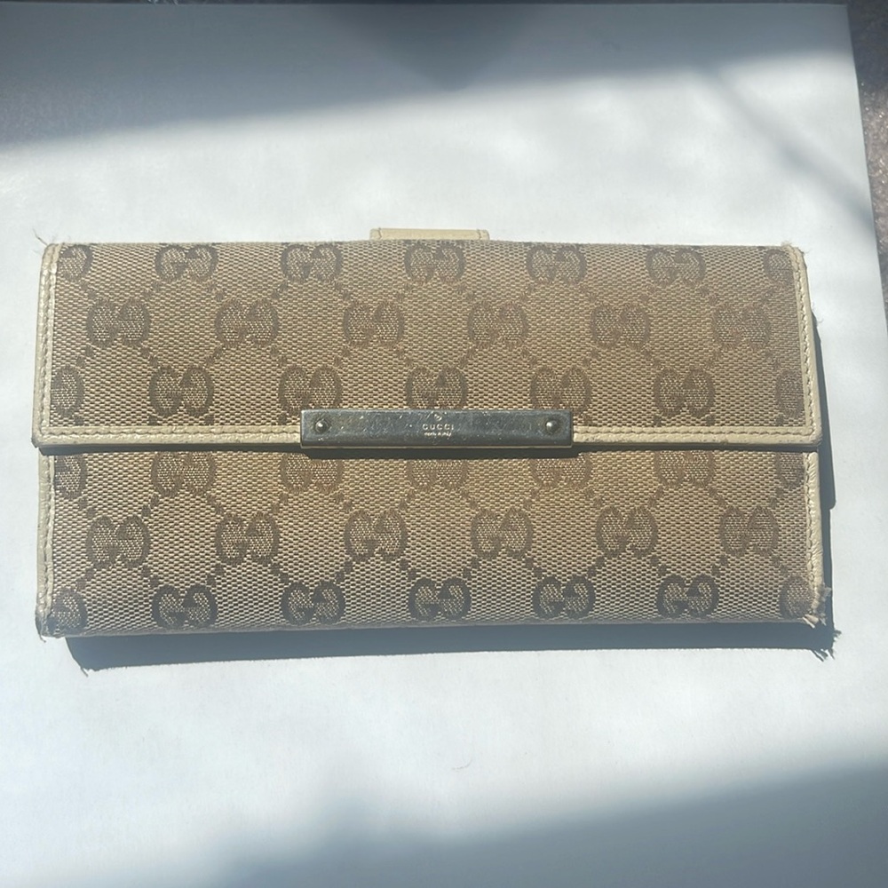 Authentic Gucci Wallet - Gem